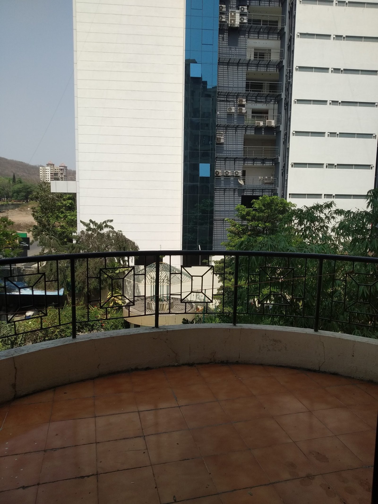 Mont vert Arcade – Vardhan Spaces